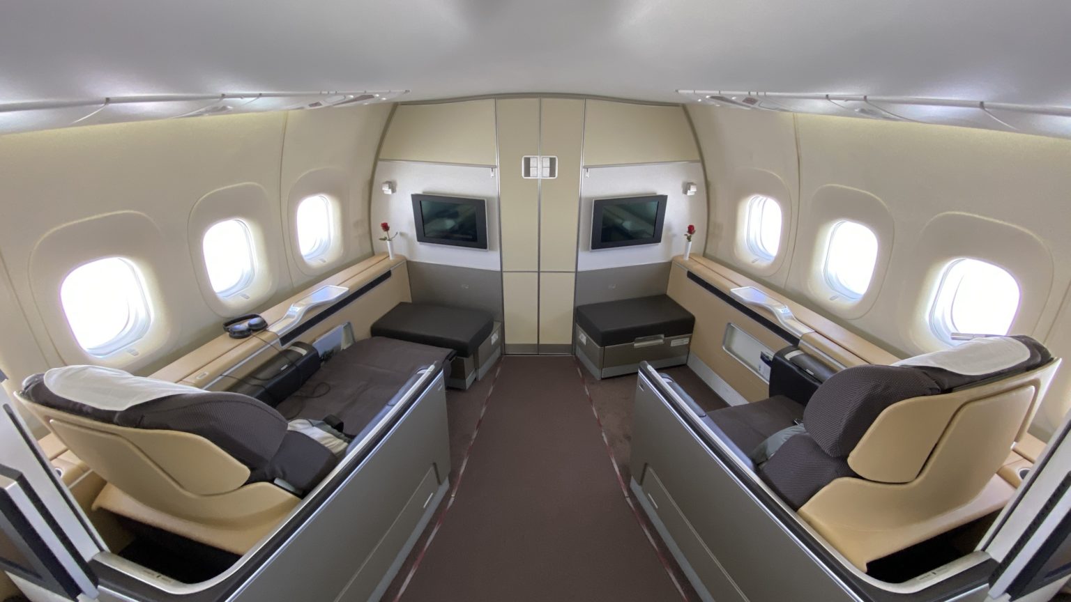 Lufthansa First Class 747-8i Cabin Photos Frankfurt to Houston47 ...