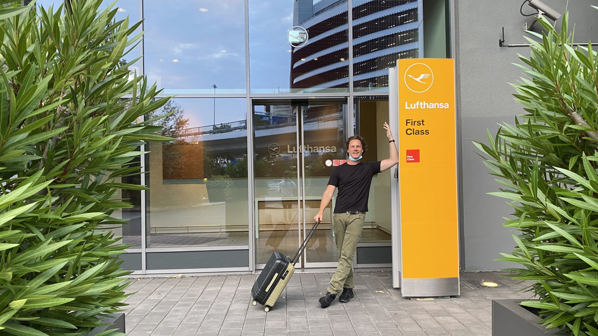 Review: Reopened Lufthansa First Class Terminal Lounge Frankfurt ...