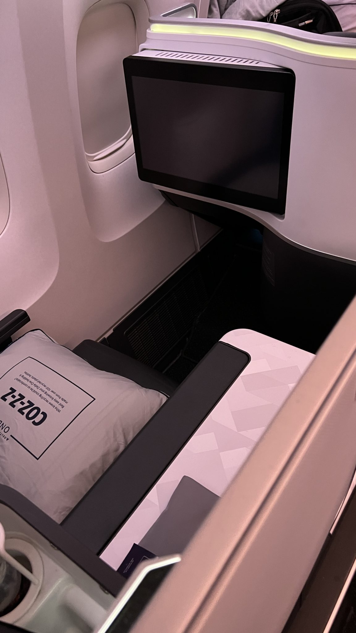 Delta One Business Class Review 767-400 London to Atlanta - Monkey Miles