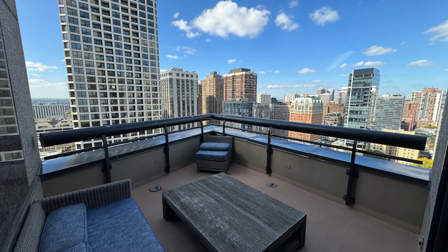 Review: Thompson Chicago ( Thompson Suite with a KILLER view ) - Monkey ...