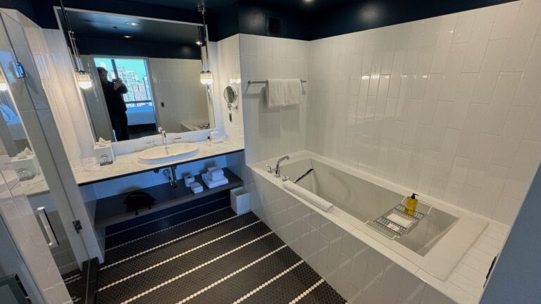 Review: Thompson Chicago ( Thompson Suite with a KILLER view ) - Monkey ...